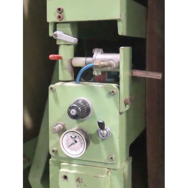 Birkett Cutmaster Through Feed Horizontal Belt Linishing and Sanding ...